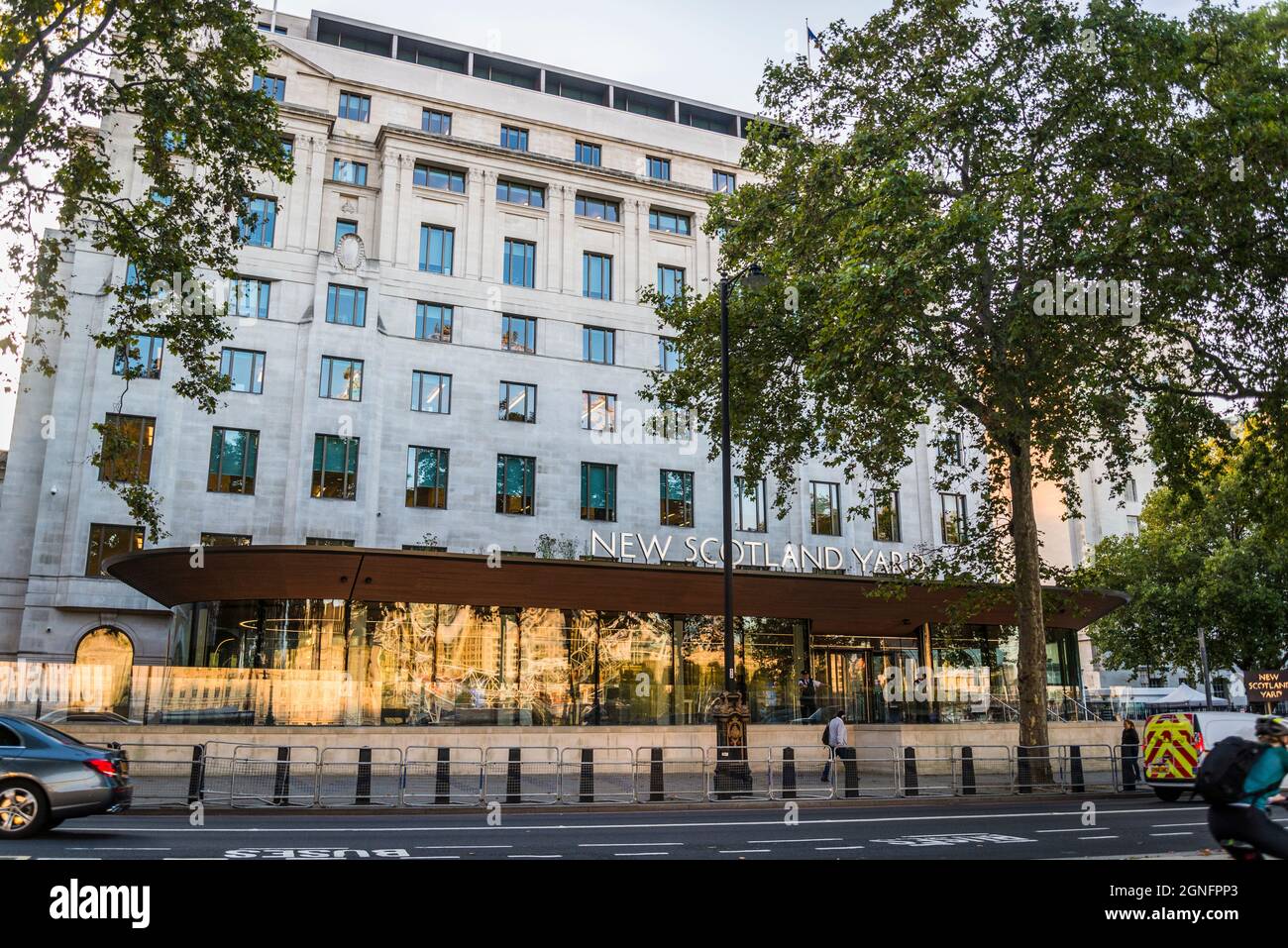 Scotland yard building hi-res stock photography and images - Alamy
