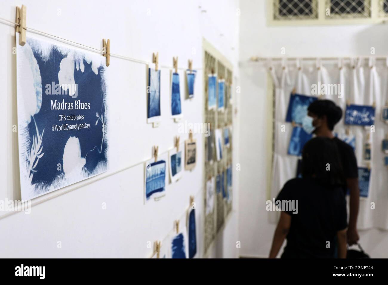 Chennai, Tamil Nadu, India. 25th Sep, 2021. People watch the Cyanotype ...
