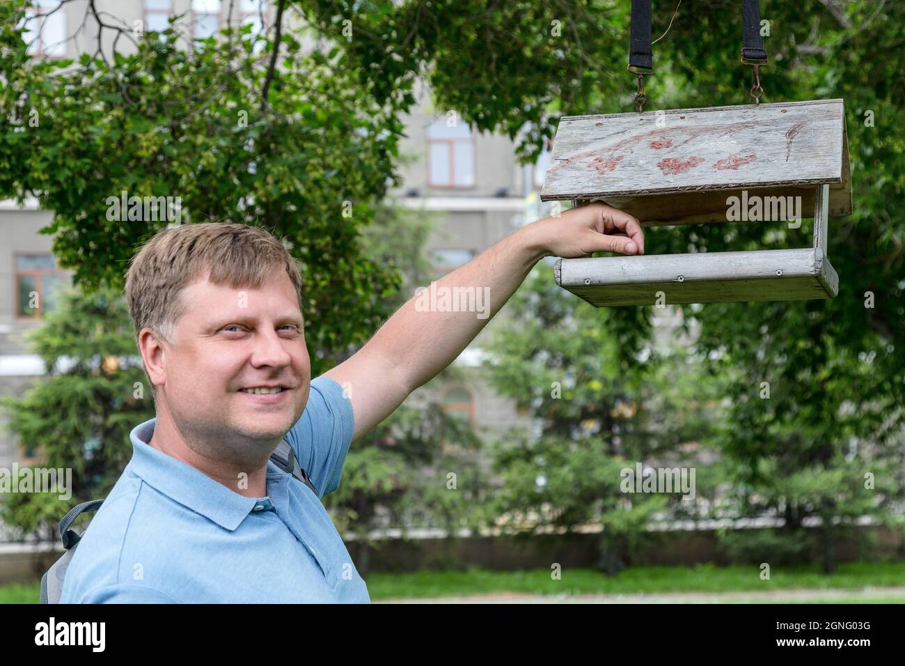 Tall bird feeder hi-res stock photography and images - Alamy