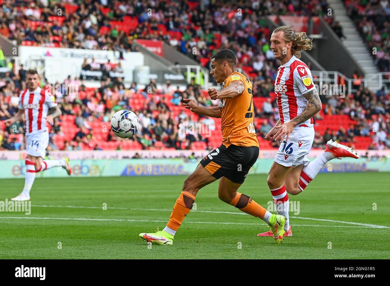 Tyler Smith #22 of Hull City breaks into the box Stock Photo - Alamy