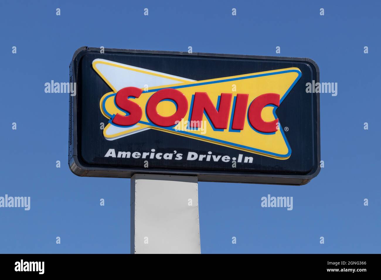 Sonic drive in High Resolution Stock Photography and Images - Alamy