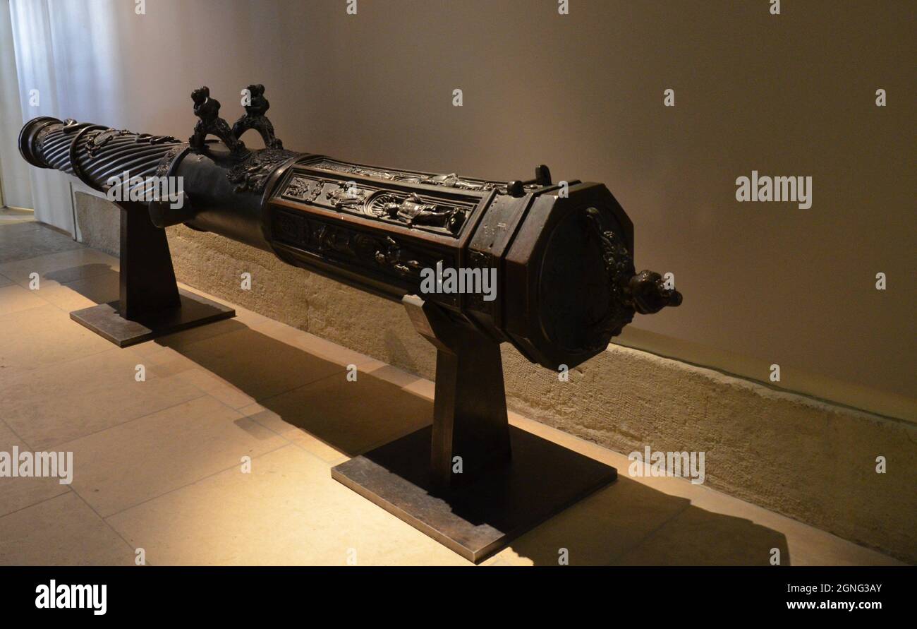 Close-up of original armor in the Army Museum of the Palace Les ...