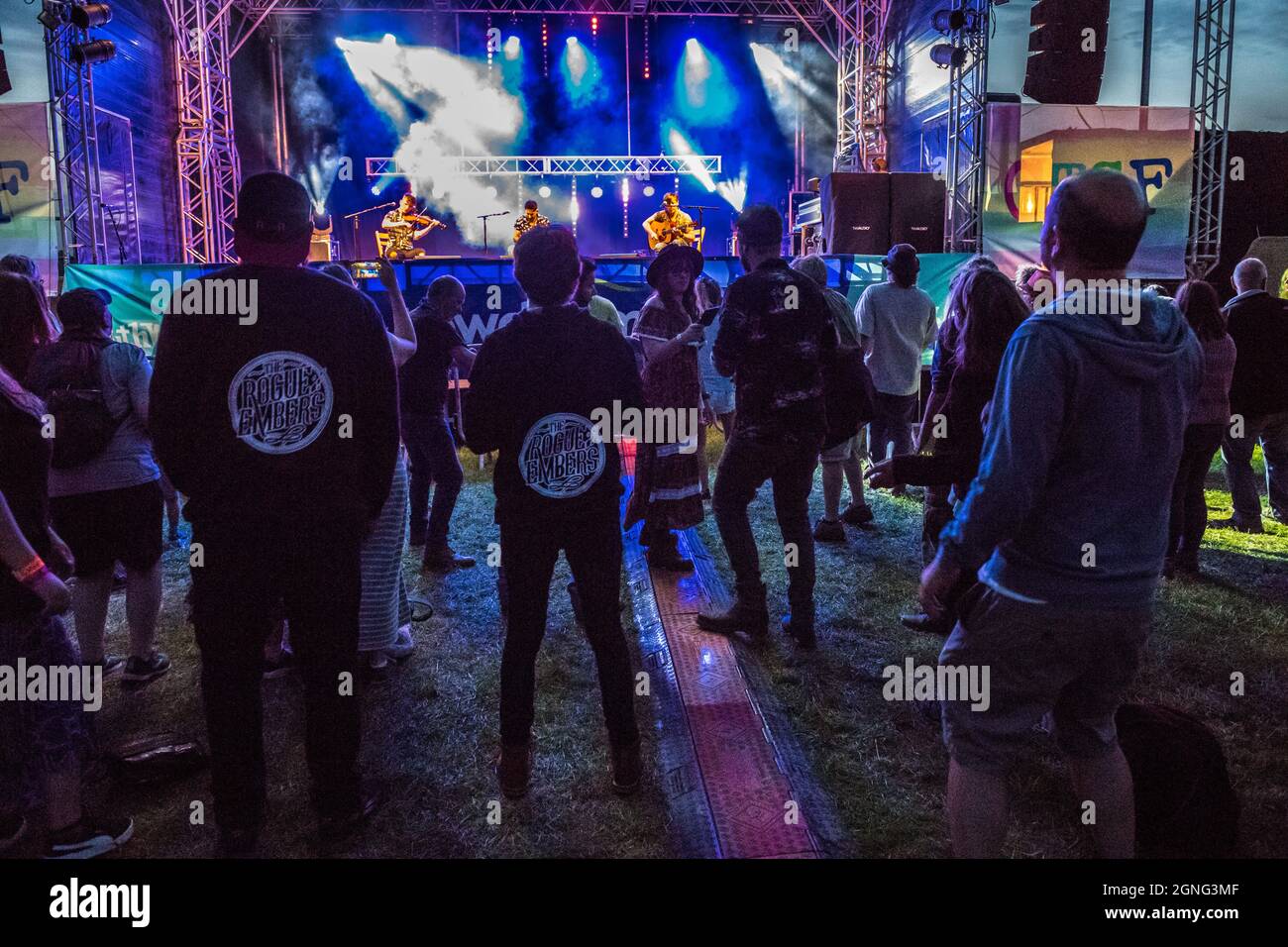 Female performing on stage hi-res stock photography and images - Alamy