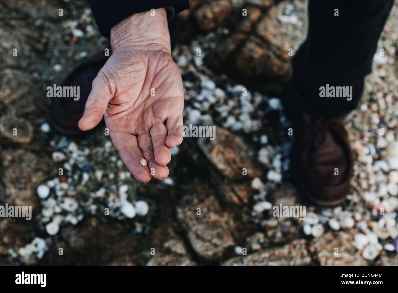 Man holding an object Stock Photo - Alamy