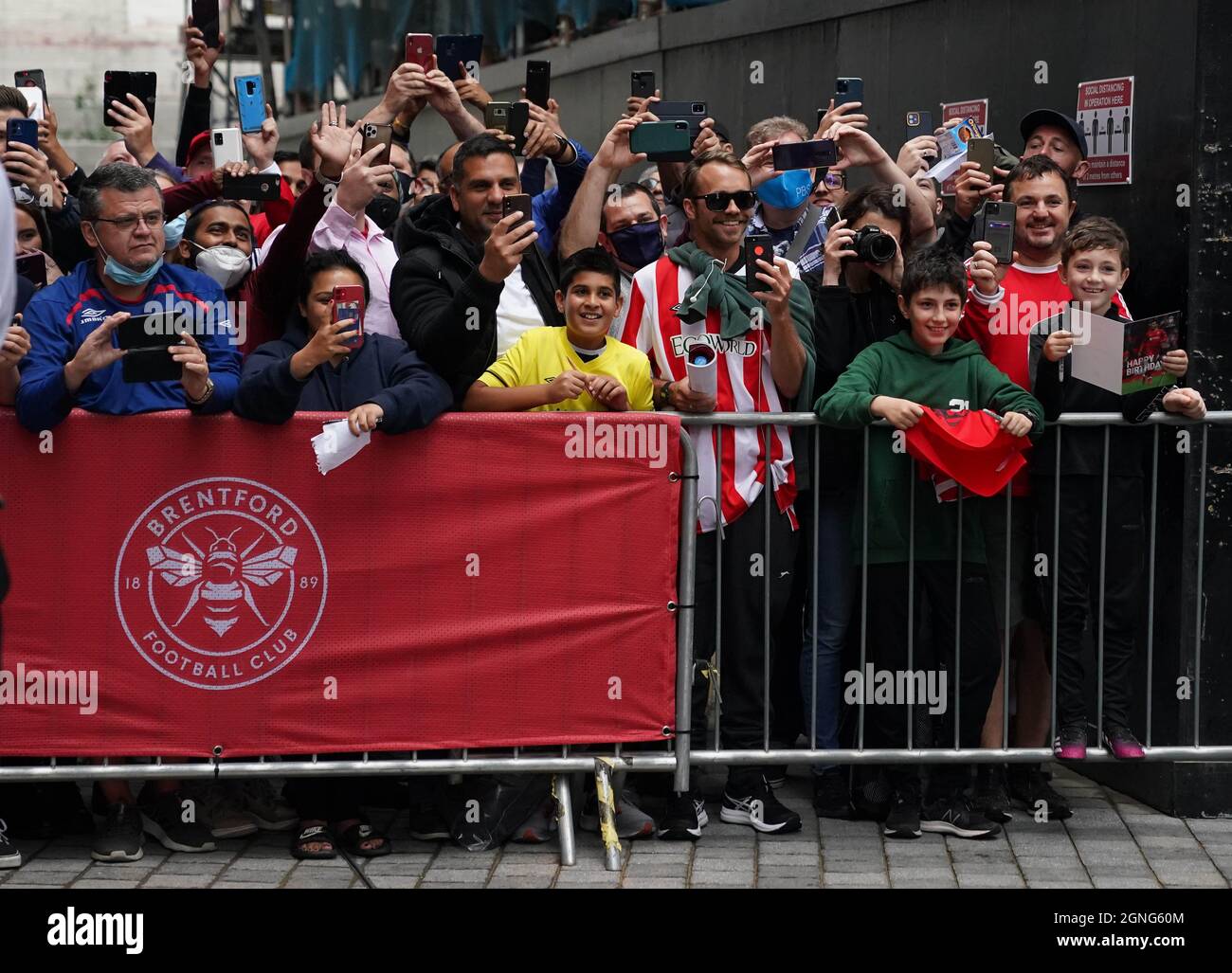 Brentford fans outside the ground hi-res stock photography and images ...