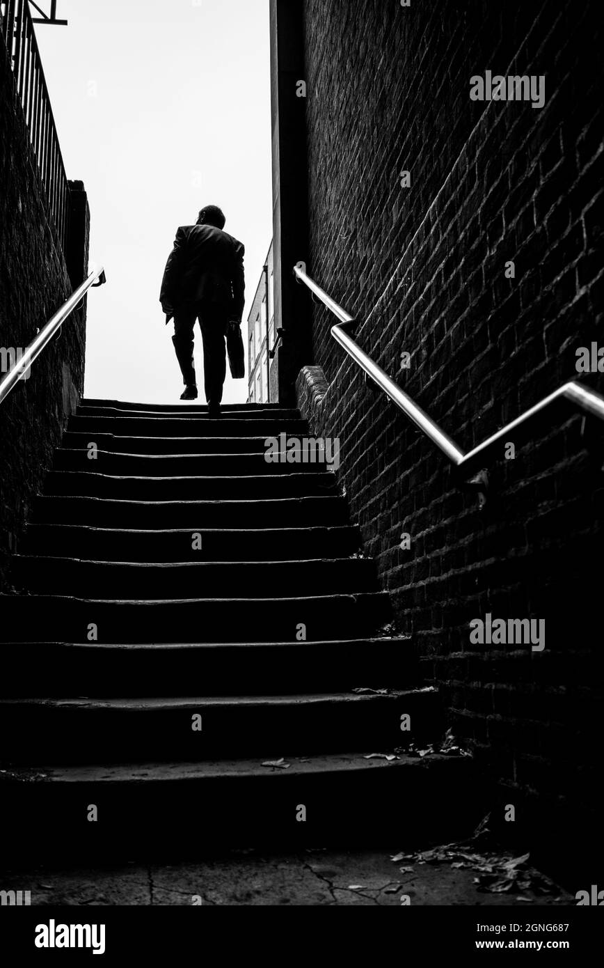 London alley steps hi-res stock photography and images - Alamy