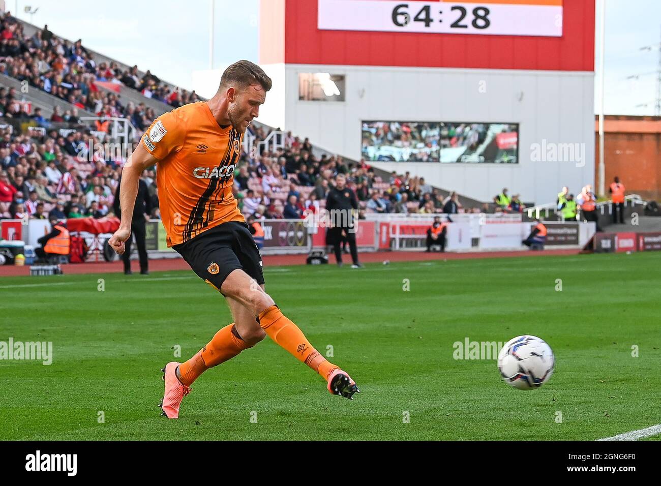Callum Elder #3 of Hull City crosses the ball Stock Photo - Alamy