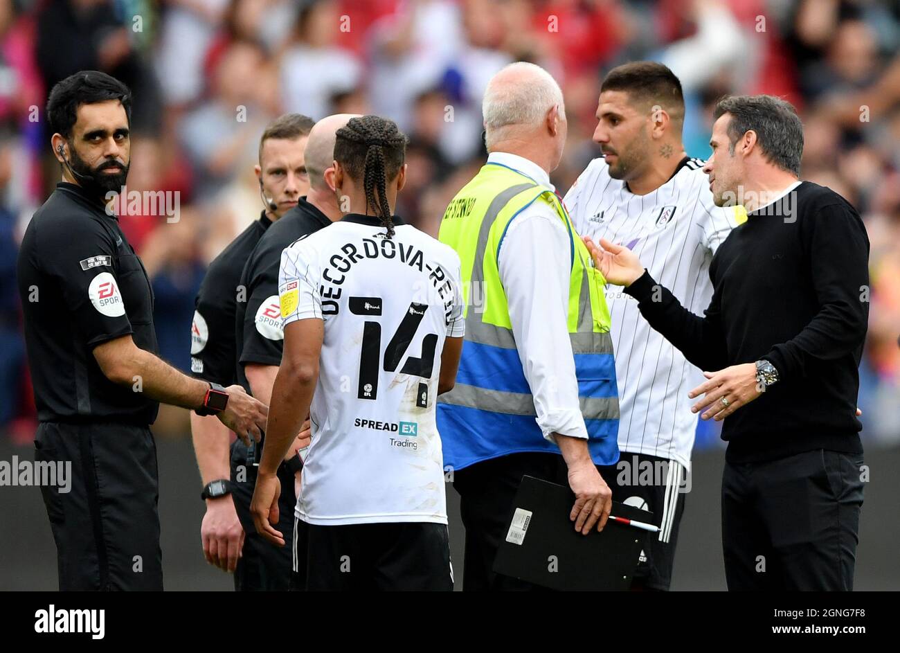 Fulham manager Marco Silva (right) after the Sky Bet Championship match ...