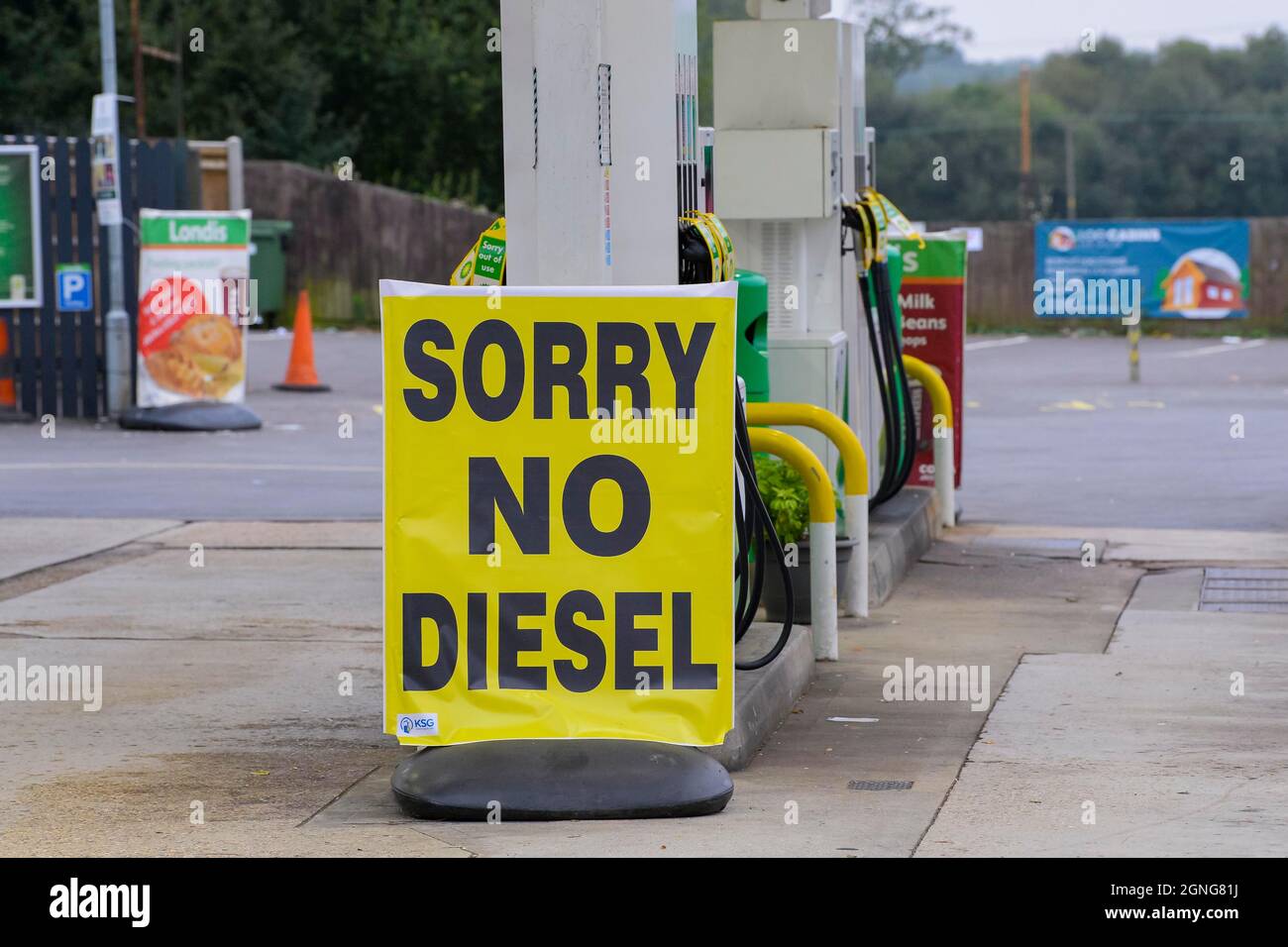 Out of petrol hi-res stock photography and images - Alamy