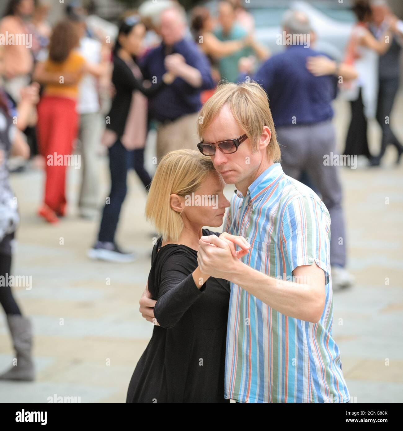 Westminster Cathedral Piazza, London, UK. 25th Sep, 2021. Tango ...