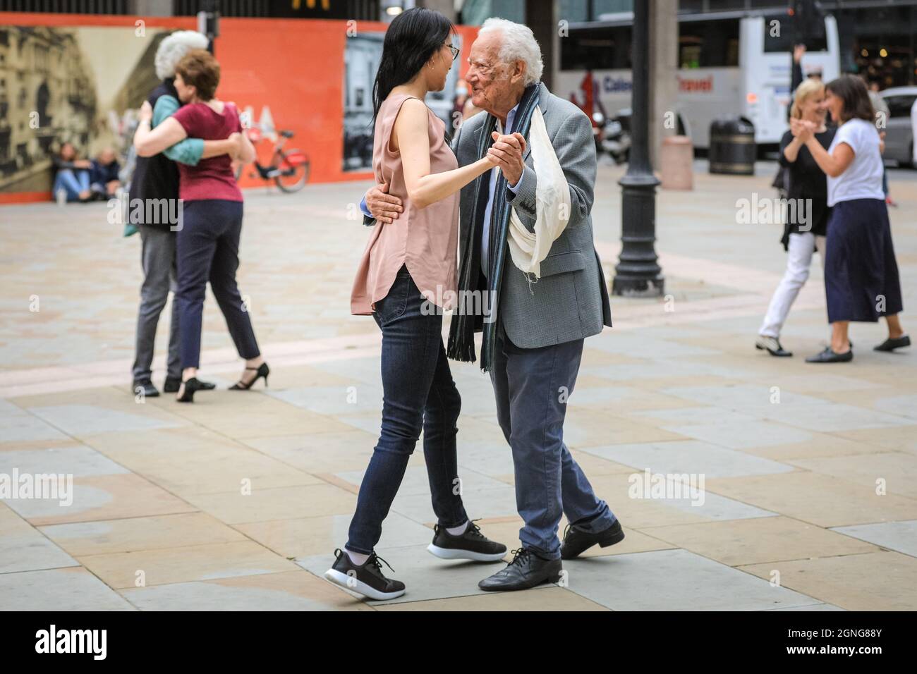 Milongas hi-res stock photography and images - Alamy