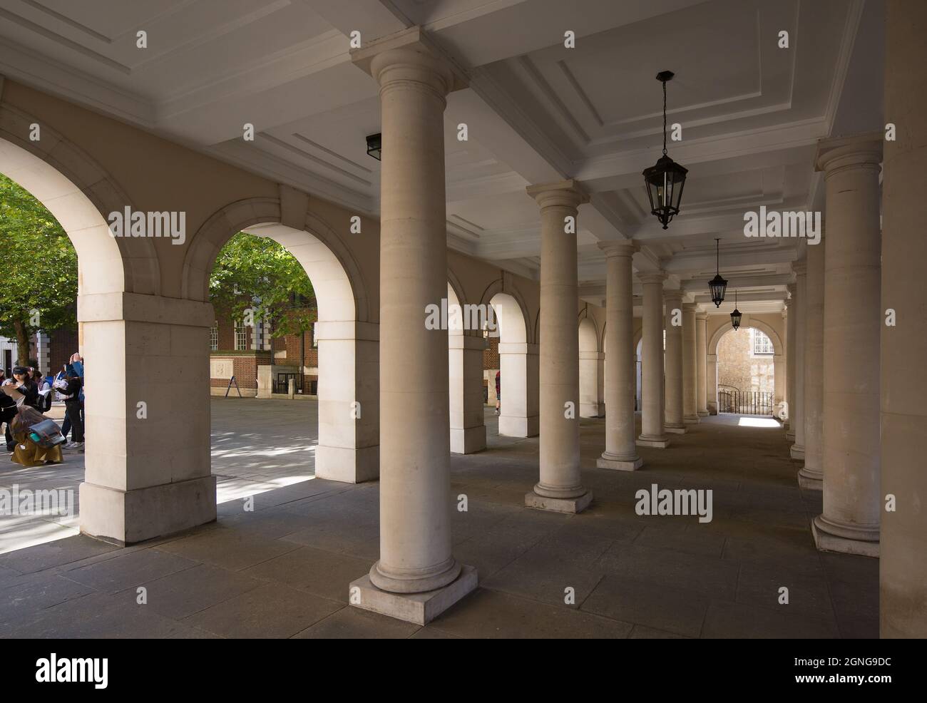 London, Inner Temple Lane, Pump Court, offene Erdgeschosshalle Stock ...