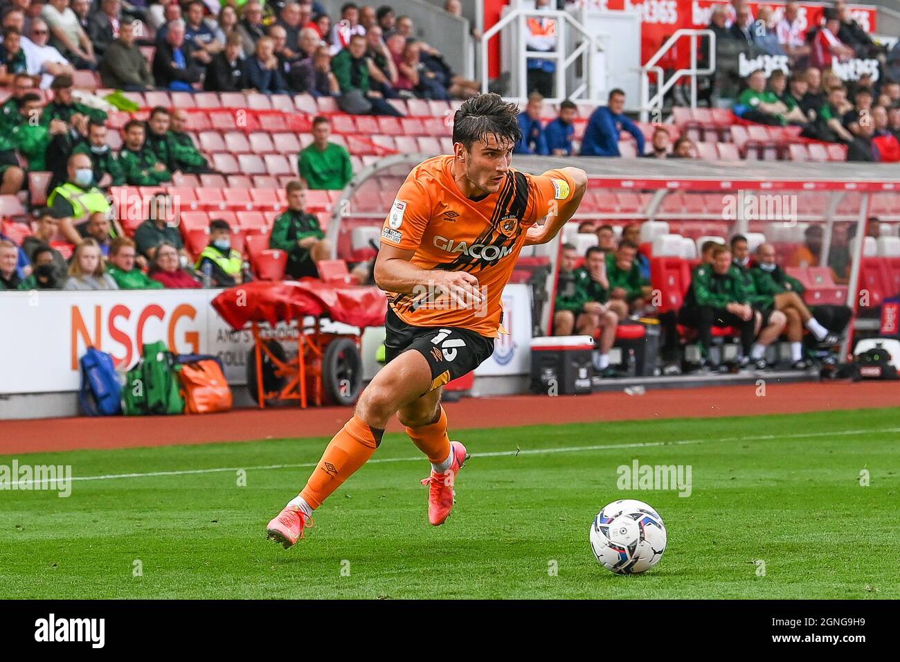 Ryan Longman #16 of Hull City makes a break with the ball Stock Photo ...