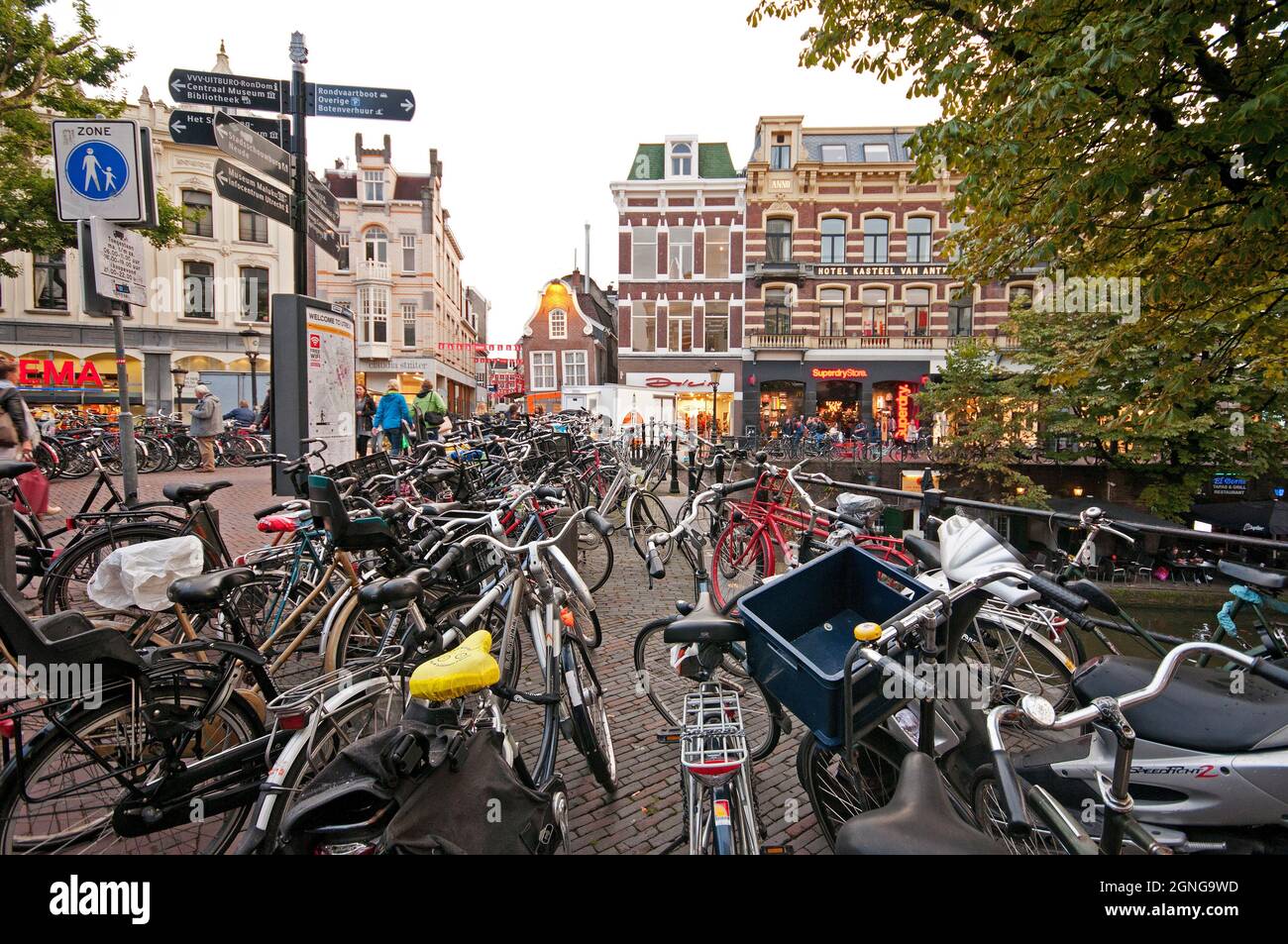 Parked bikes hi-res stock photography and images - Alamy