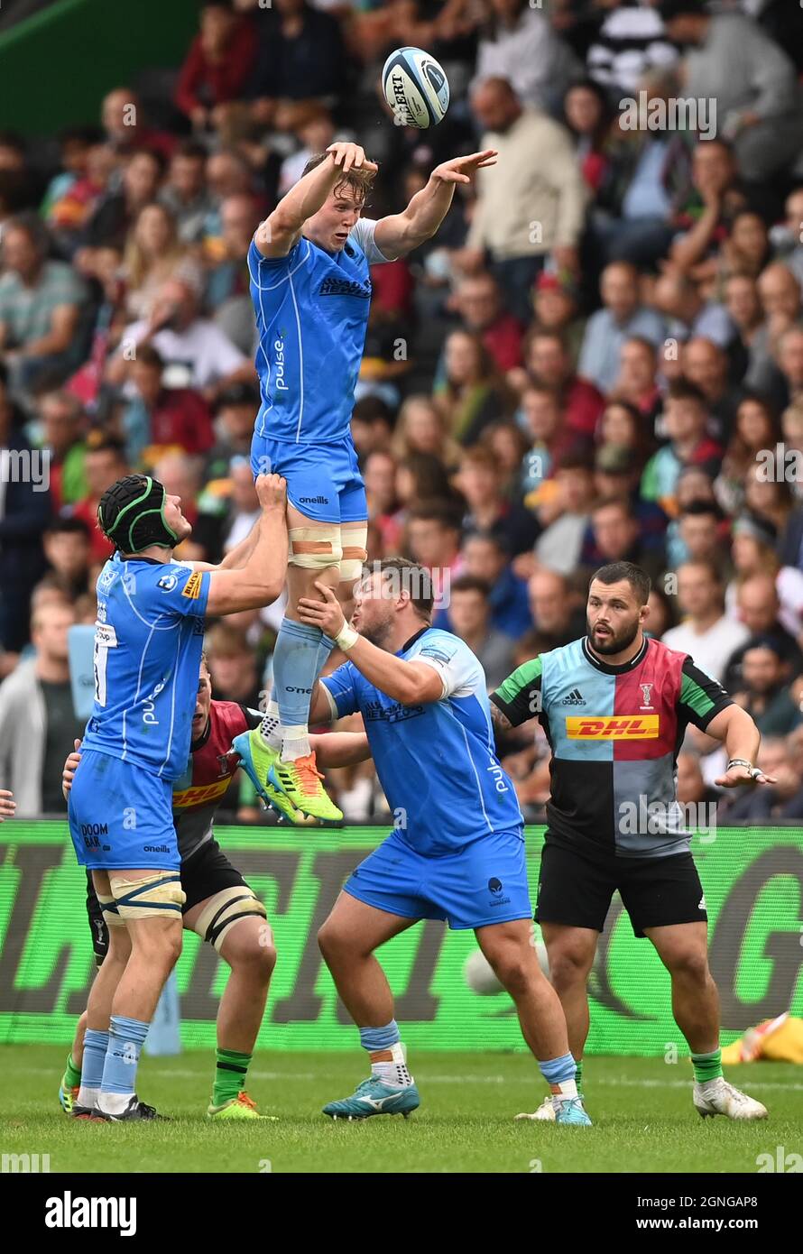 Stoop line hi-res stock photography and images - Alamy