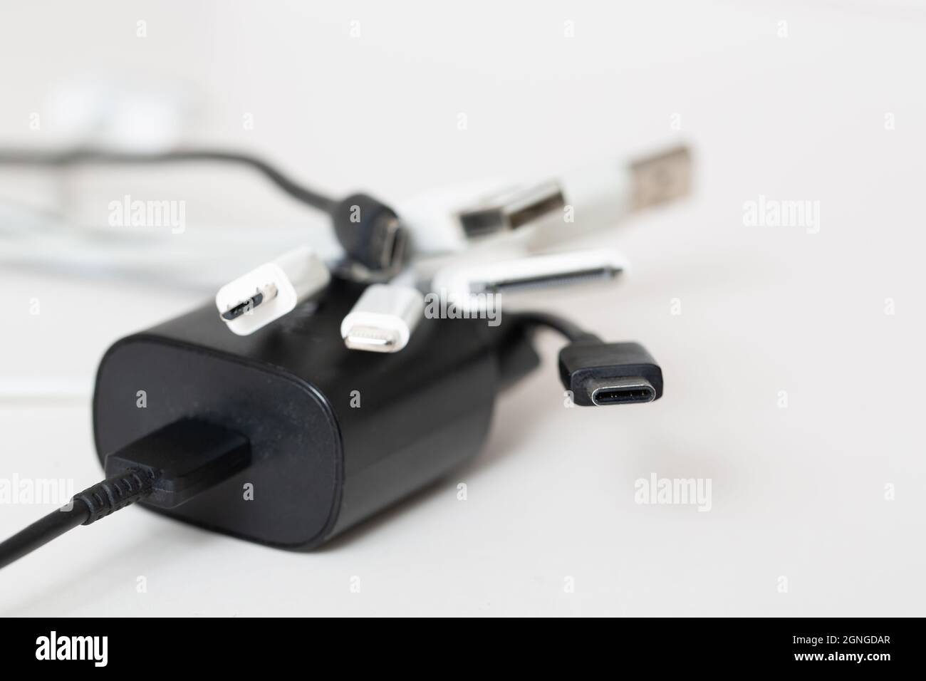 EU proposes standardization of charging cables for cell phones ...