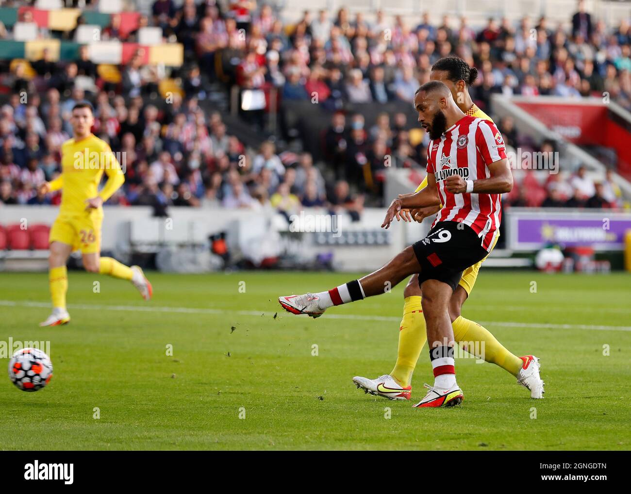 Brentford Community Stadium, London, UK. 25th Sep, 2021. Premier League ...