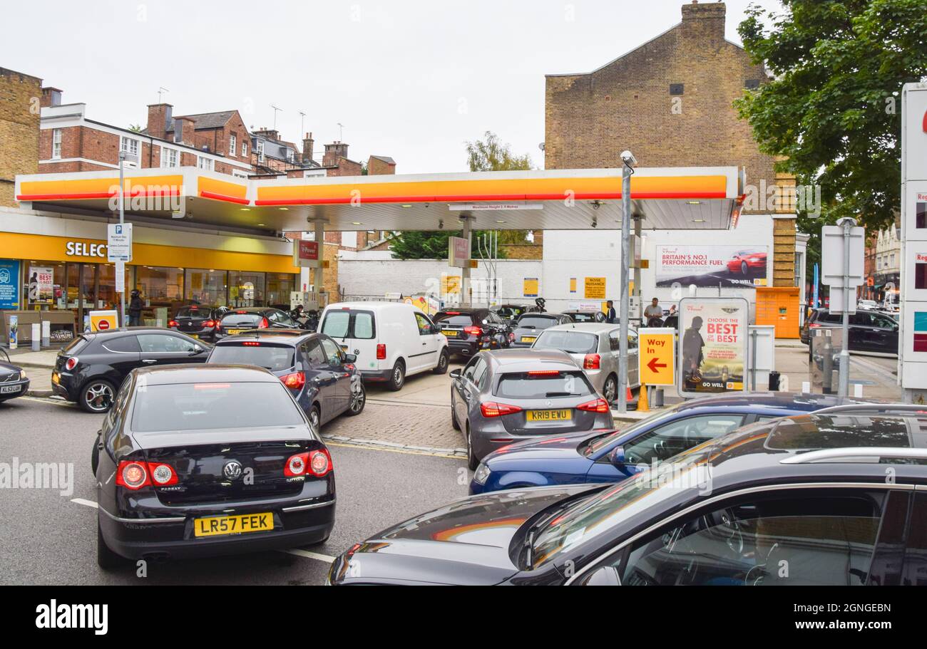 London petrol stations hi-res stock photography and images - Alamy