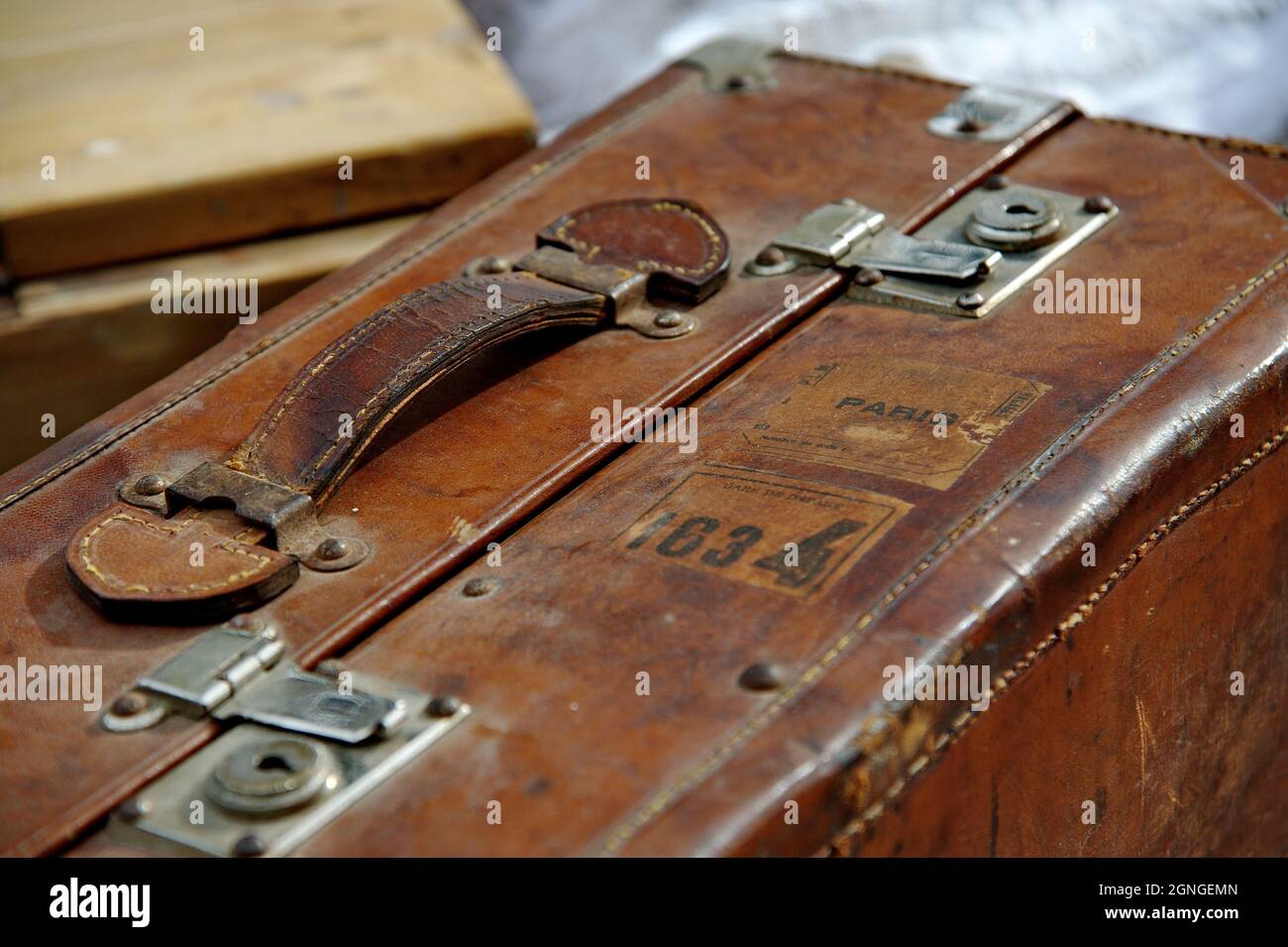Old vintage suitcase Stock Photo - Alamy