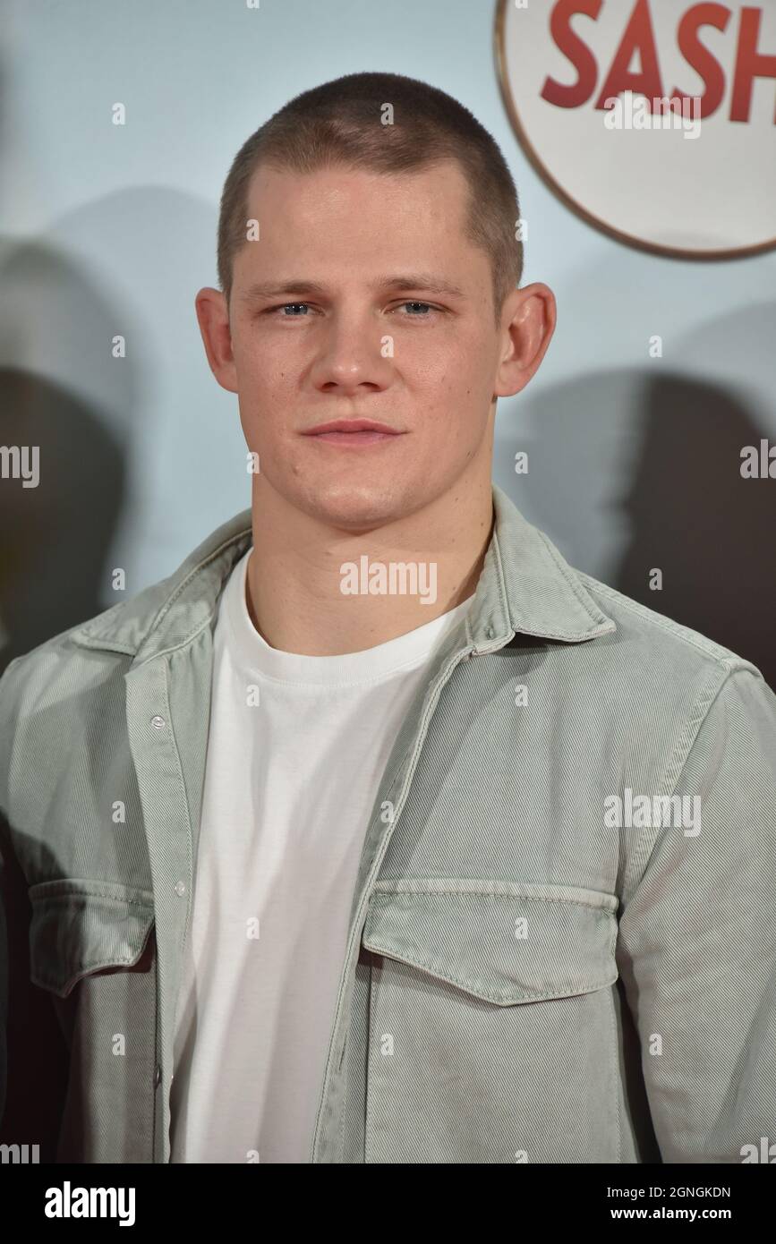 Cologne, Germany. 25th Sep, 2021. Actor Max von der Groeben comes to ...