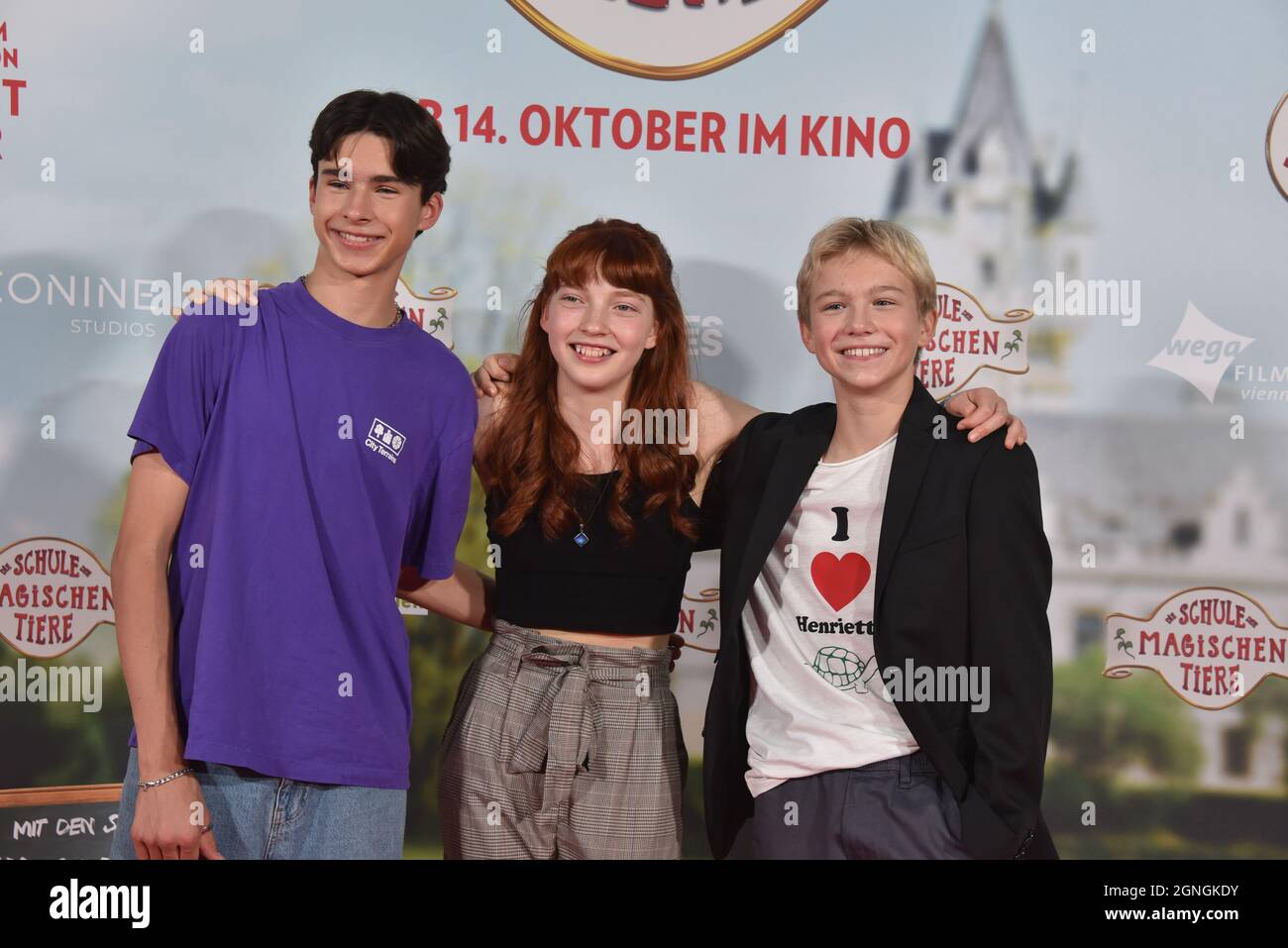 Cologne, Germany. 25th Sep, 2021. Actors Loris Sichrovsky, Emilia Maier ...