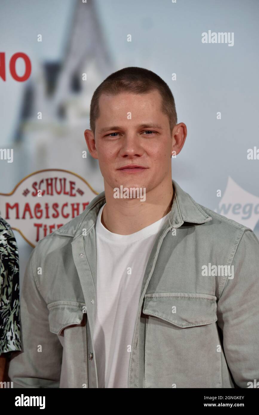 Cologne, Germany. 25th Sep, 2021. Actor Max von der Groeben comes to ...