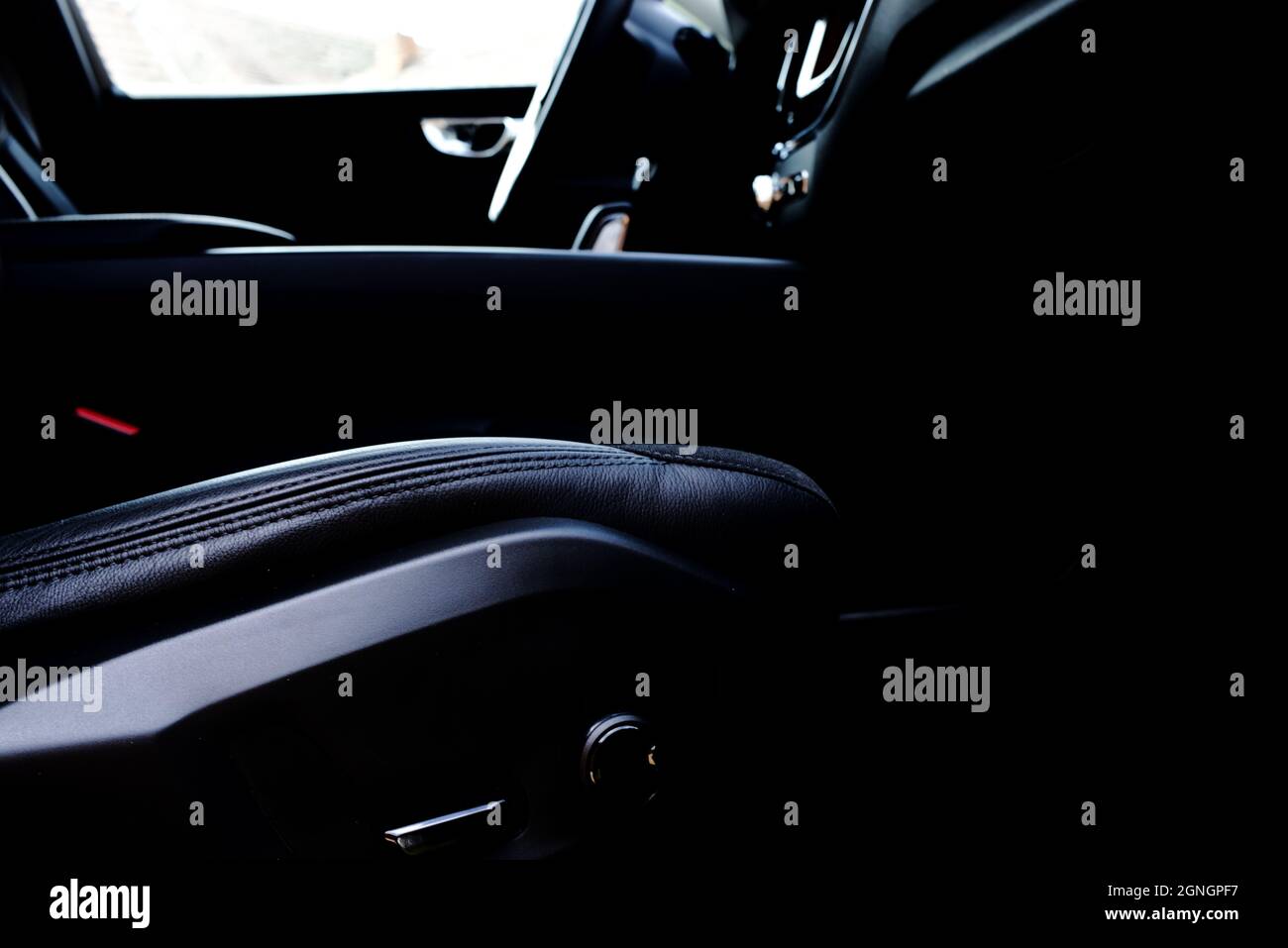 Car handle window front hi-res stock photography and images - Alamy