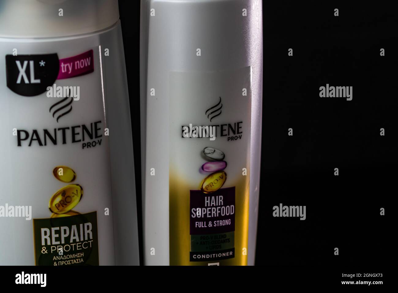 Pantene pro v shampoo hi-res stock photography and images - Alamy