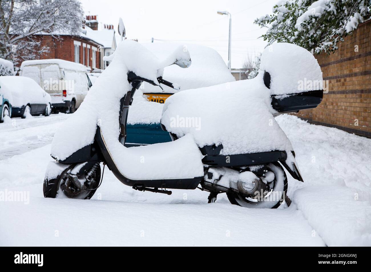 Box motor scooter hi-res stock photography and images - Alamy