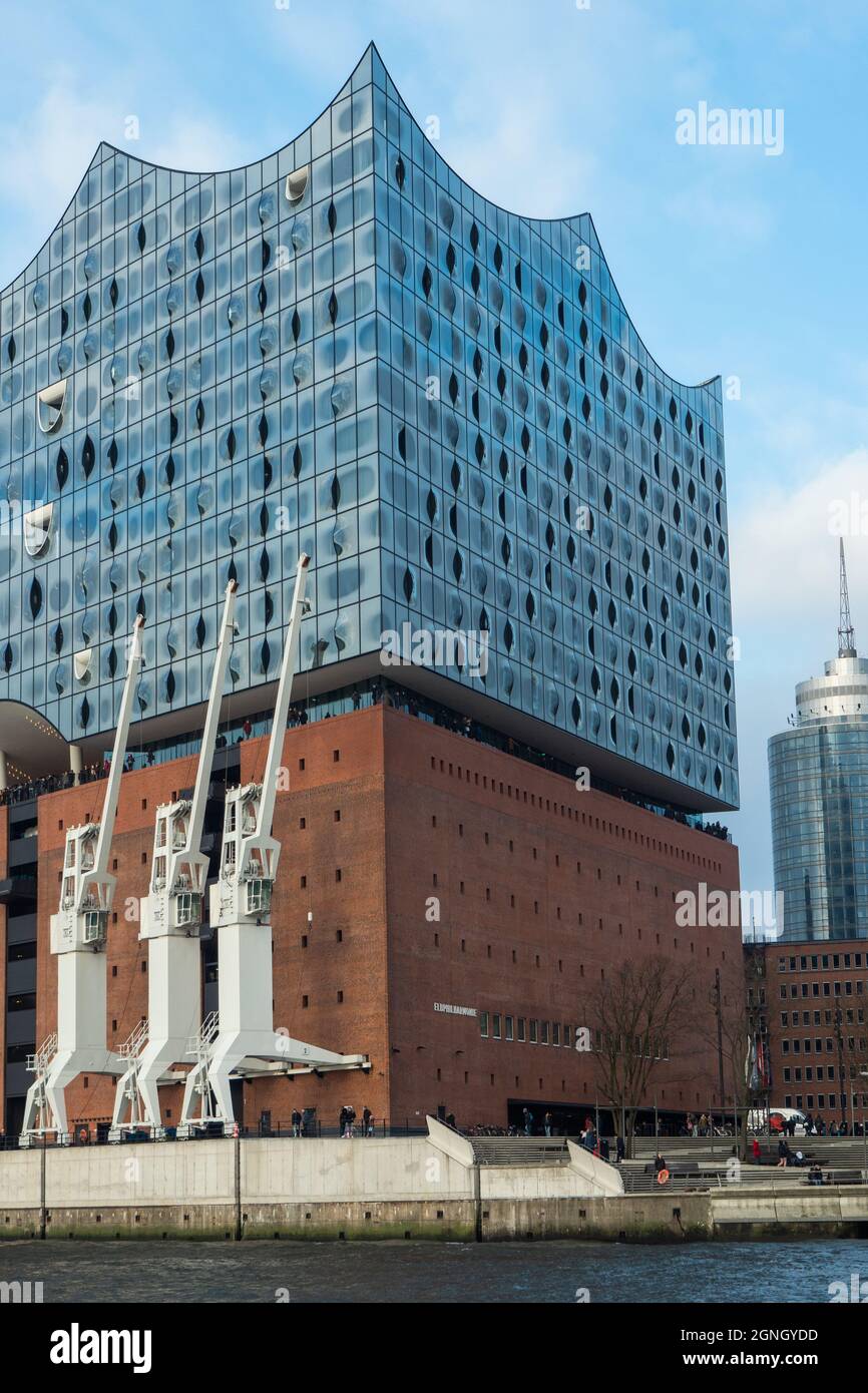 Elbphilharmonie glass facade hi-res stock photography and images - Alamy