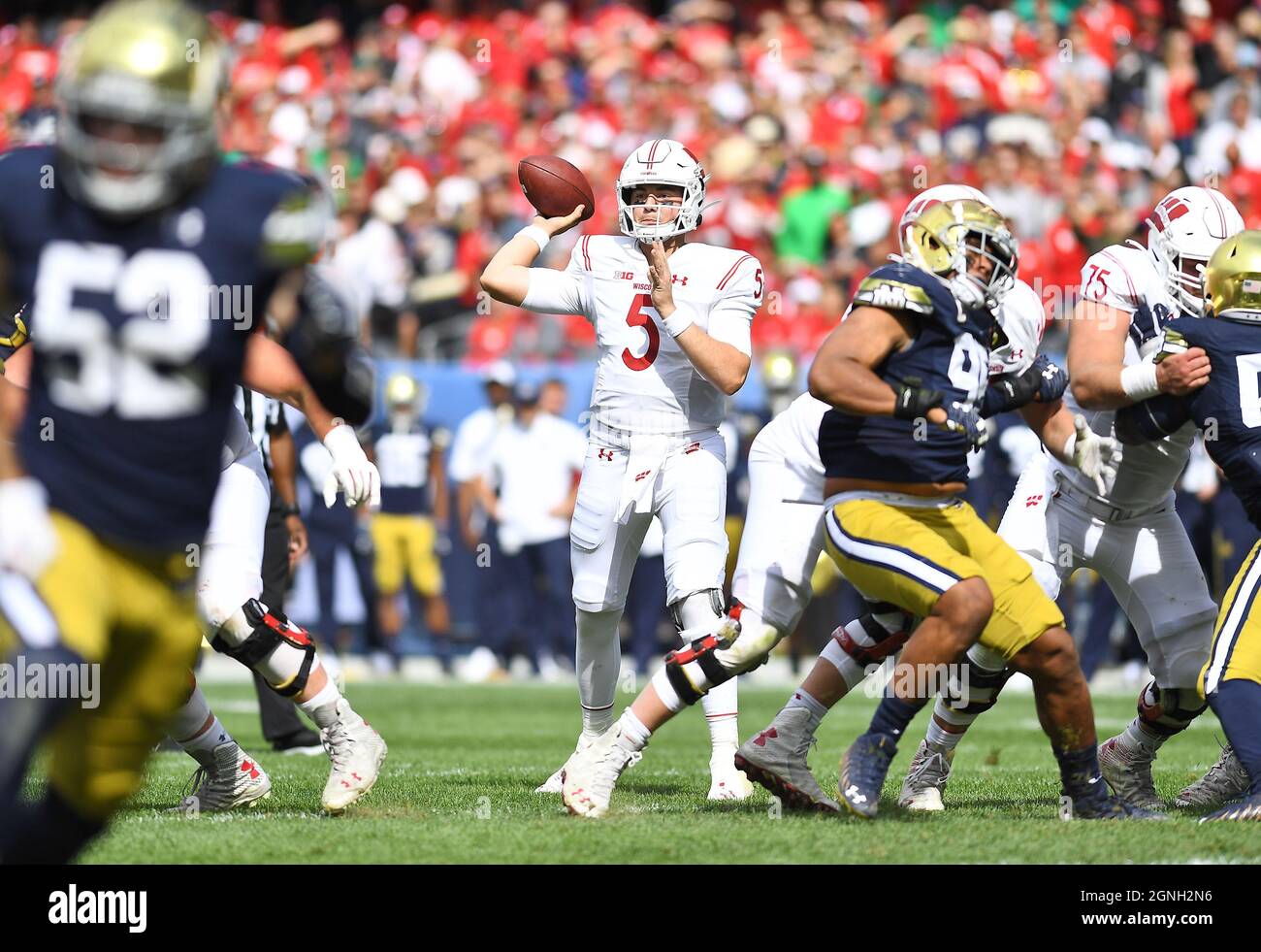 Chicago, Illinois, USA. 25th Sep, 2021. Wisconsin Badgers quarterback ...