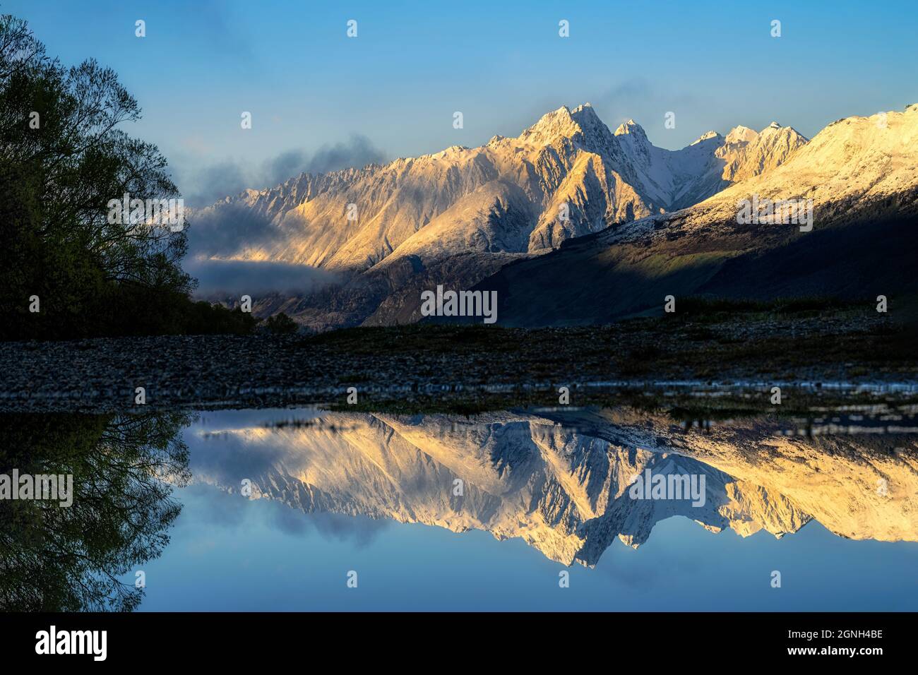 tooth peak, Humboldt Range, Glenorchy Stock Photo - Alamy
