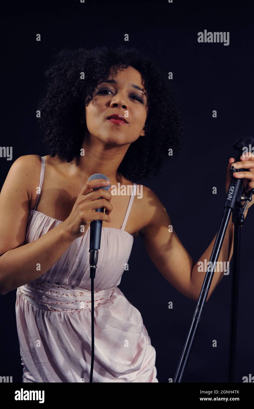 An Liz, a french Blues singer in Paris Stock Photo - Alamy