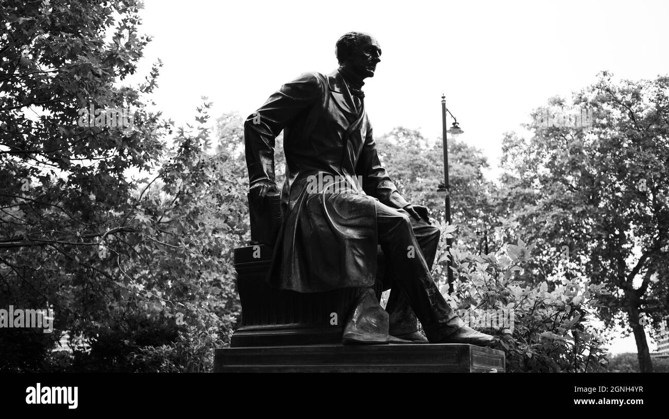 John stuart mill statue hi-res stock photography and images - Alamy