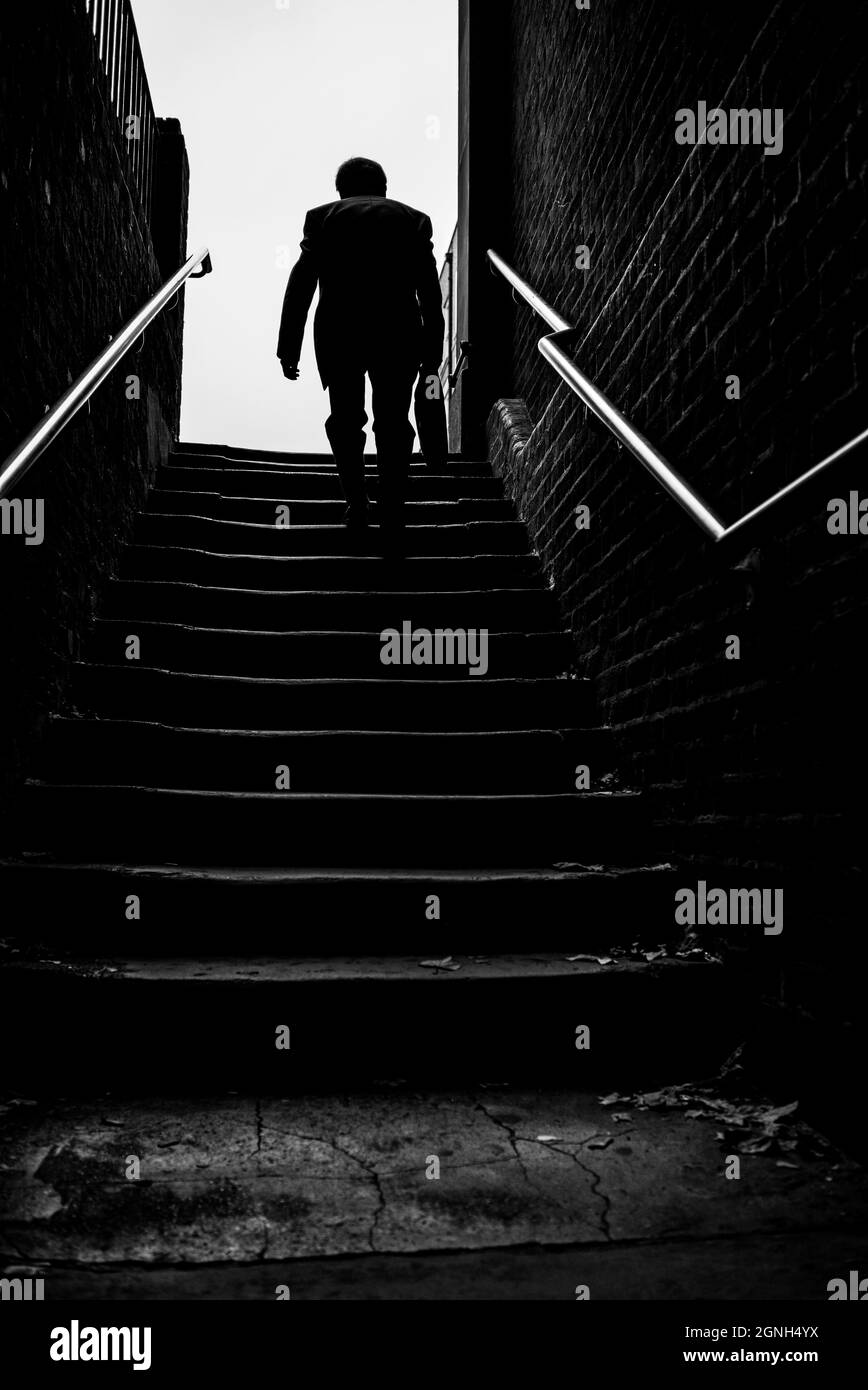 London alley steps hi-res stock photography and images - Alamy