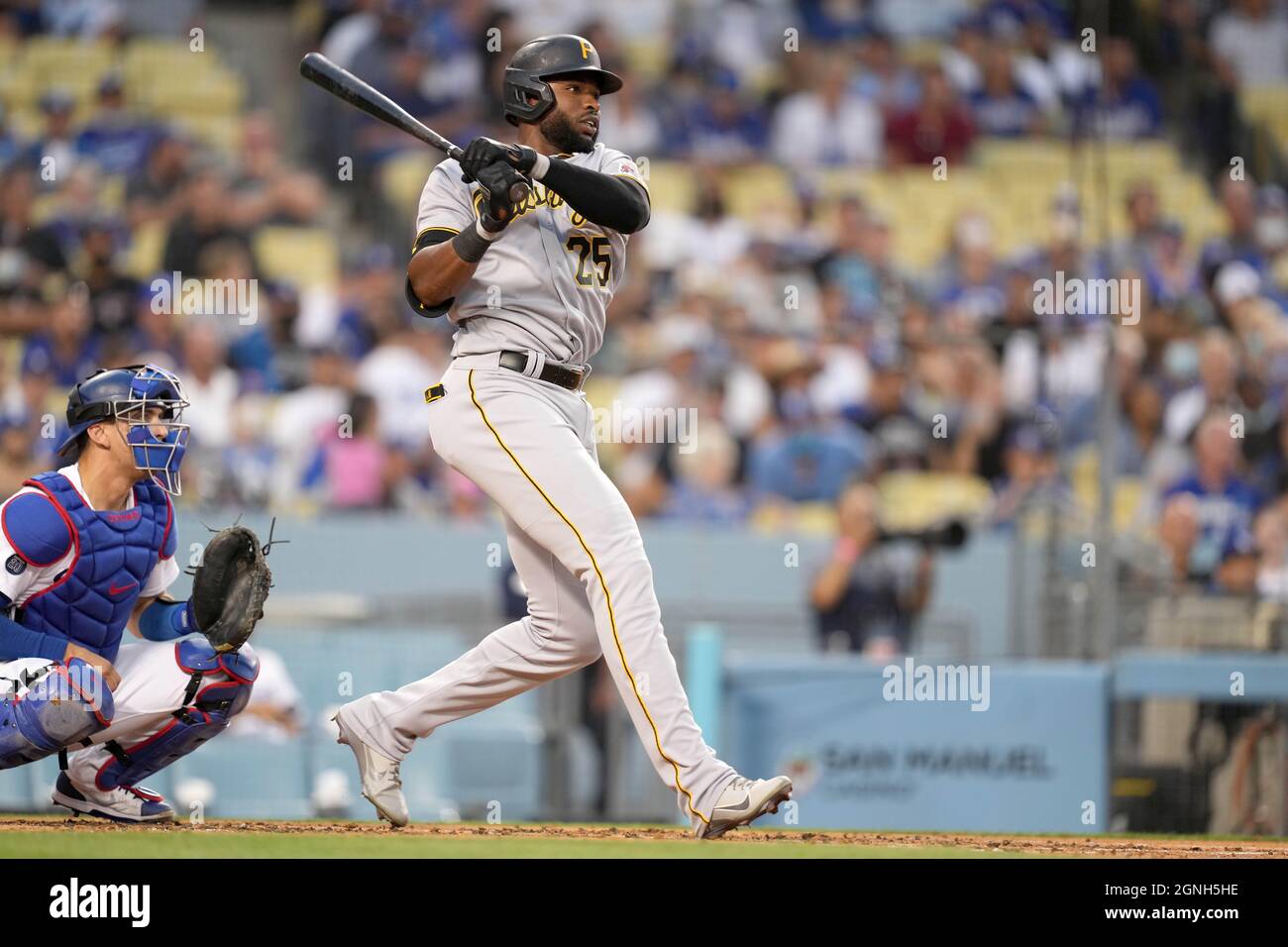 Pittsburgh Pirates right fielder Gregory Polanco (25) bats against the ...
