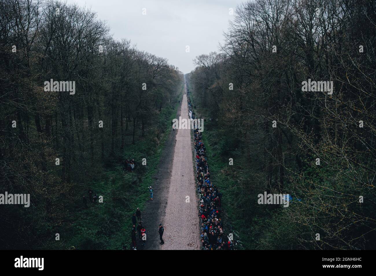 Paris roubaix showers hi-res stock photography and images - Alamy