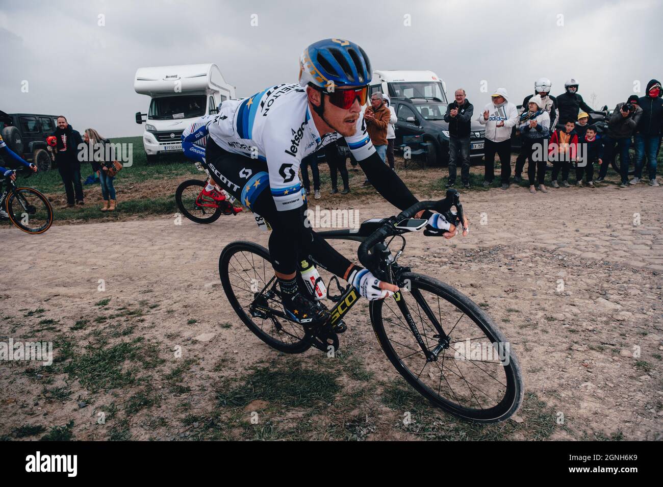 Paris roubaix showers hi-res stock photography and images - Alamy