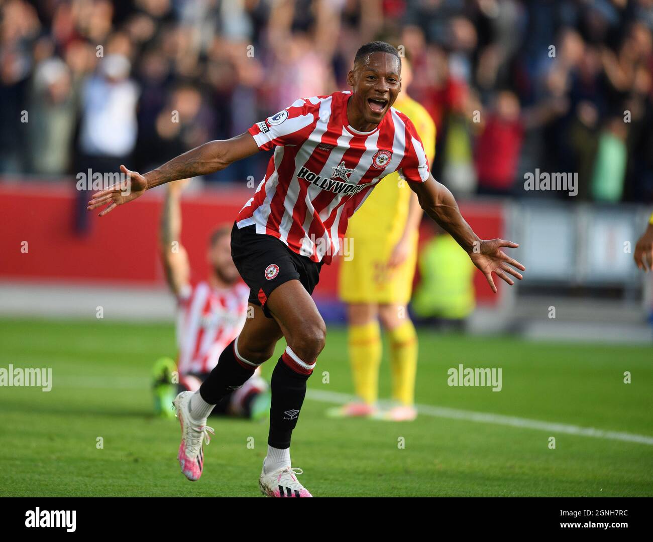 Ethan pinnock brentford liverpool hi-res stock photography and images ...