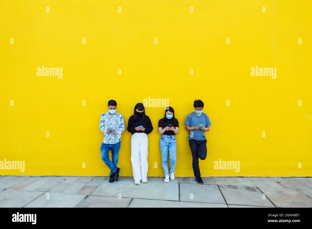 Chinese using mobile phone hi-res stock photography and images - Alamy