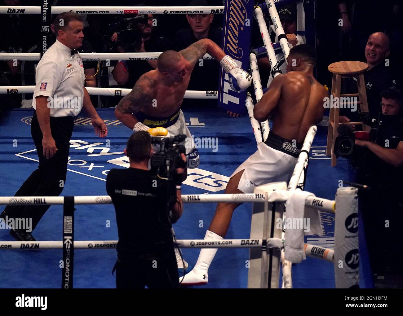 Oleksandr Usyk punches Anthony Joshua in the WBA, WBO, IBF and IBO World Heavyweight titles ...