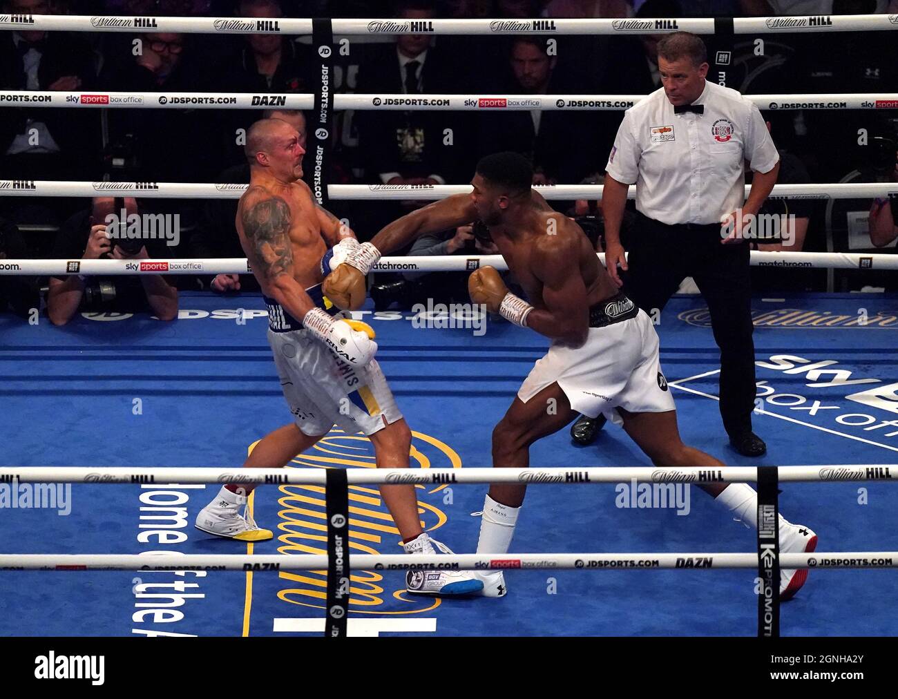 Anthony joshua punch hi-res stock photography and images - Alamy