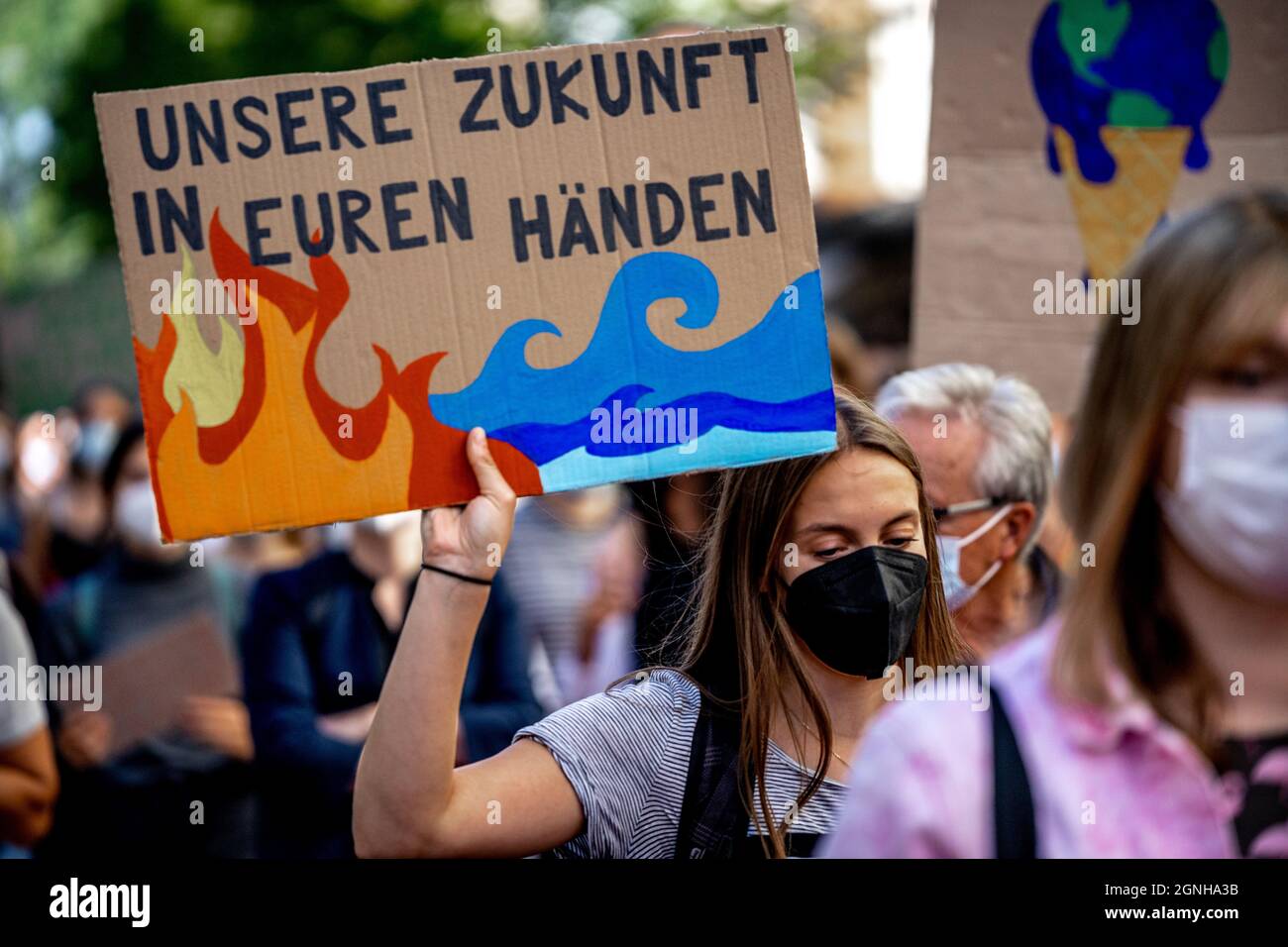 Plakat: UNSERE ZUKUNFT IN EUREN HÄNDEN Am 24. September 2021 ...