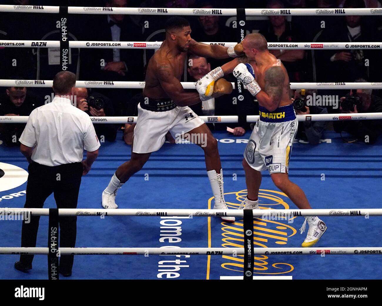 Anthony joshua punch hi-res stock photography and images - Alamy