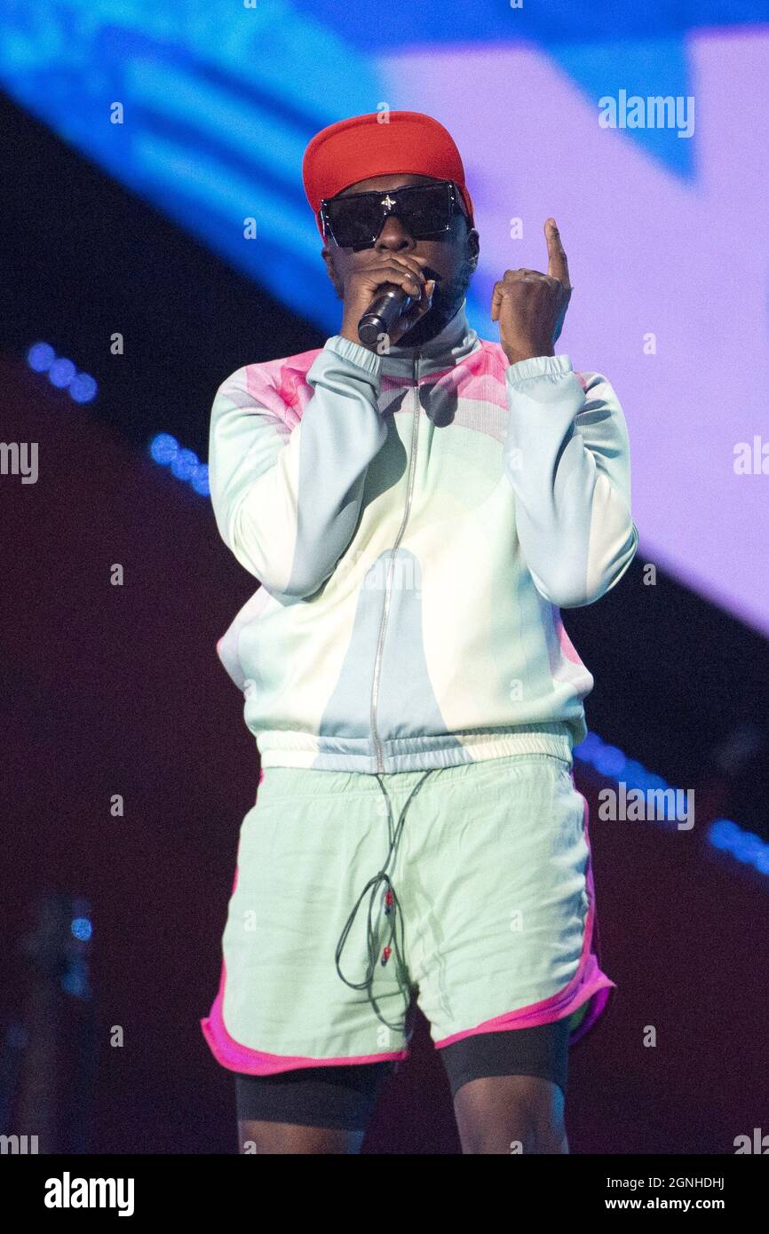 Will.I.am singer of The Black-Eyed Peas performing on stage during the ...