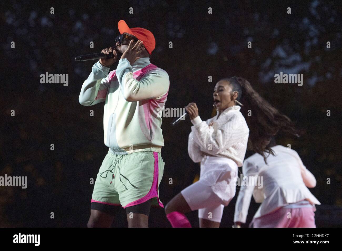 Will.I.am and Jessica Reynoso aka J. Rey Soul singers of The Black-Eyed ...