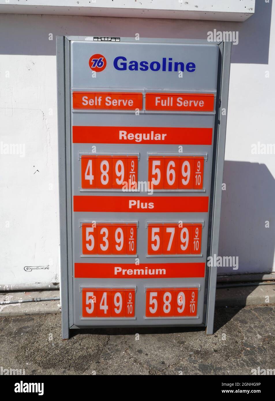 76 gas station sign hi-res stock photography and images - Alamy