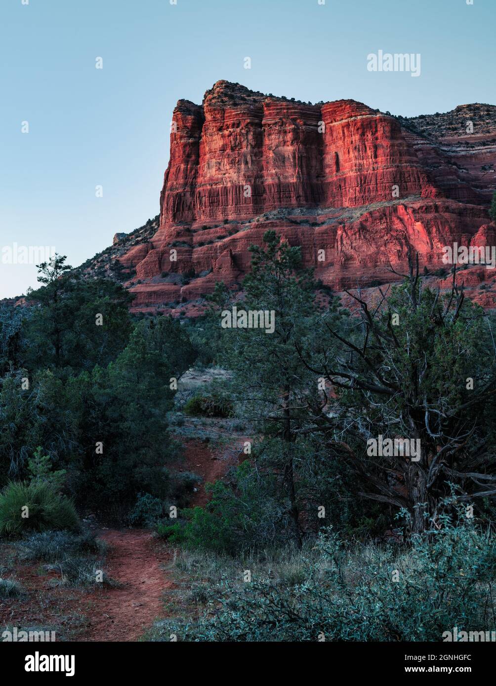 Red rocks in sunlight hi-res stock photography and images - Alamy
