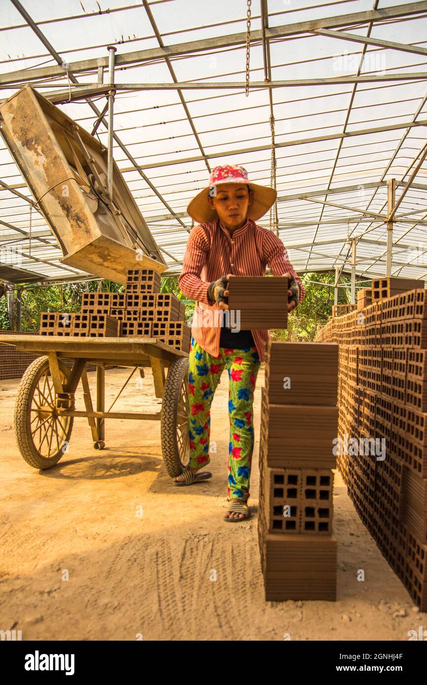 Block long buildings hi-res stock photography and images - Alamy