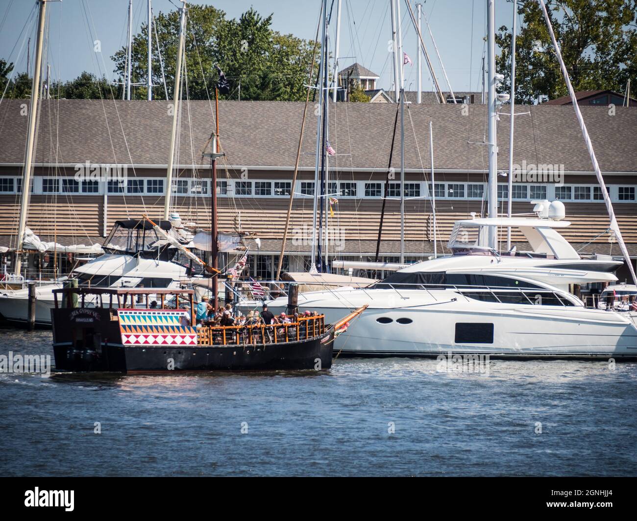 Tourist pirate ship hi-res stock photography and images - Alamy
